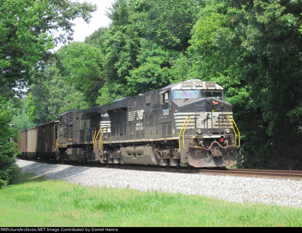 NS 7503 & 9126 wait to depart